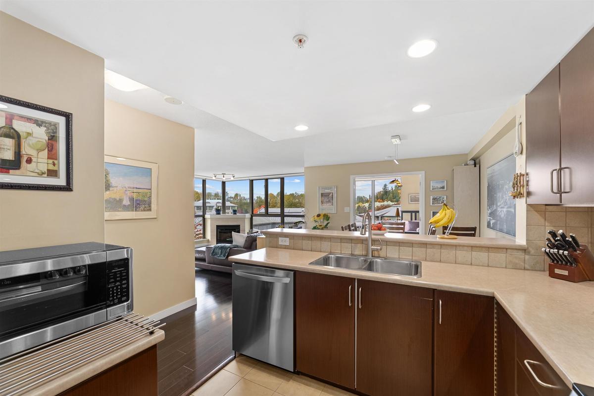 #405 295 Guildford Way, Port Moody, BC V3H 5N3 | Zealty